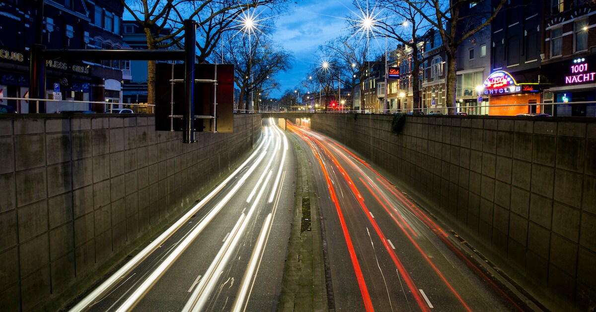 Tot maandag verkeershinder door plaatsen 100-kilometerborden | Auto | AD.nl