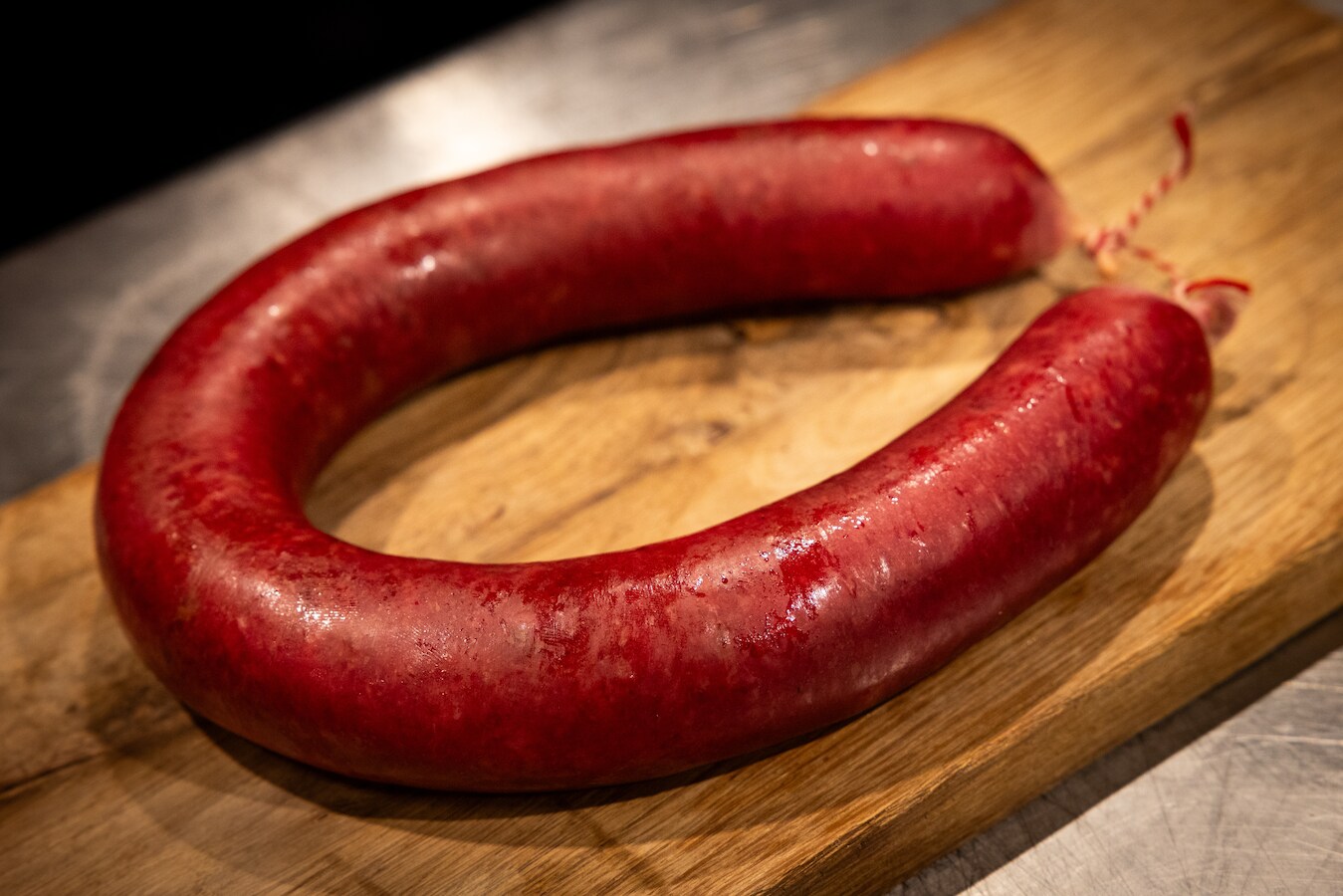 Slager Jakob (25) maakt vanaf nu weer dé paardenworst waar mensen voor ...