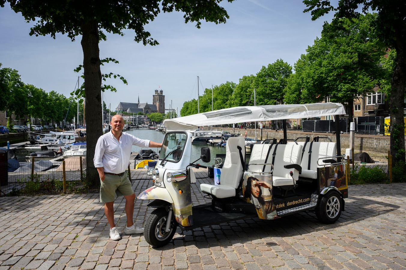 Pieter van Loon begint met Dordtse Tuk Tuk-tours: ‘Met vastgoed vul ik ...