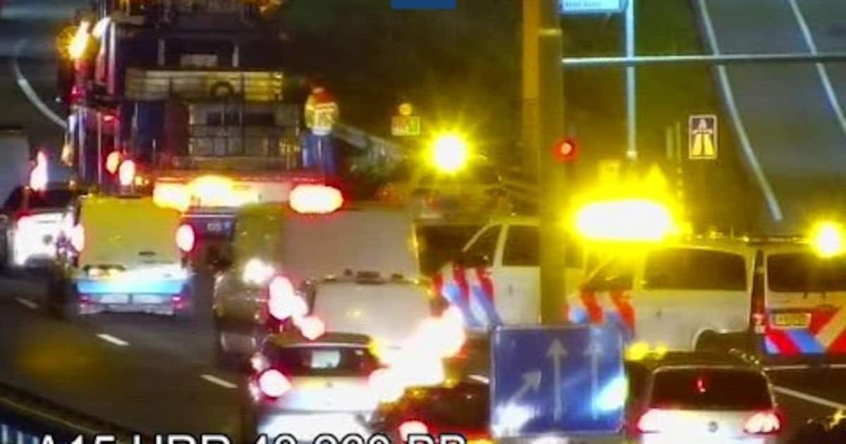 Lange file A15 richting Europoort door motorongeval neemt af ...