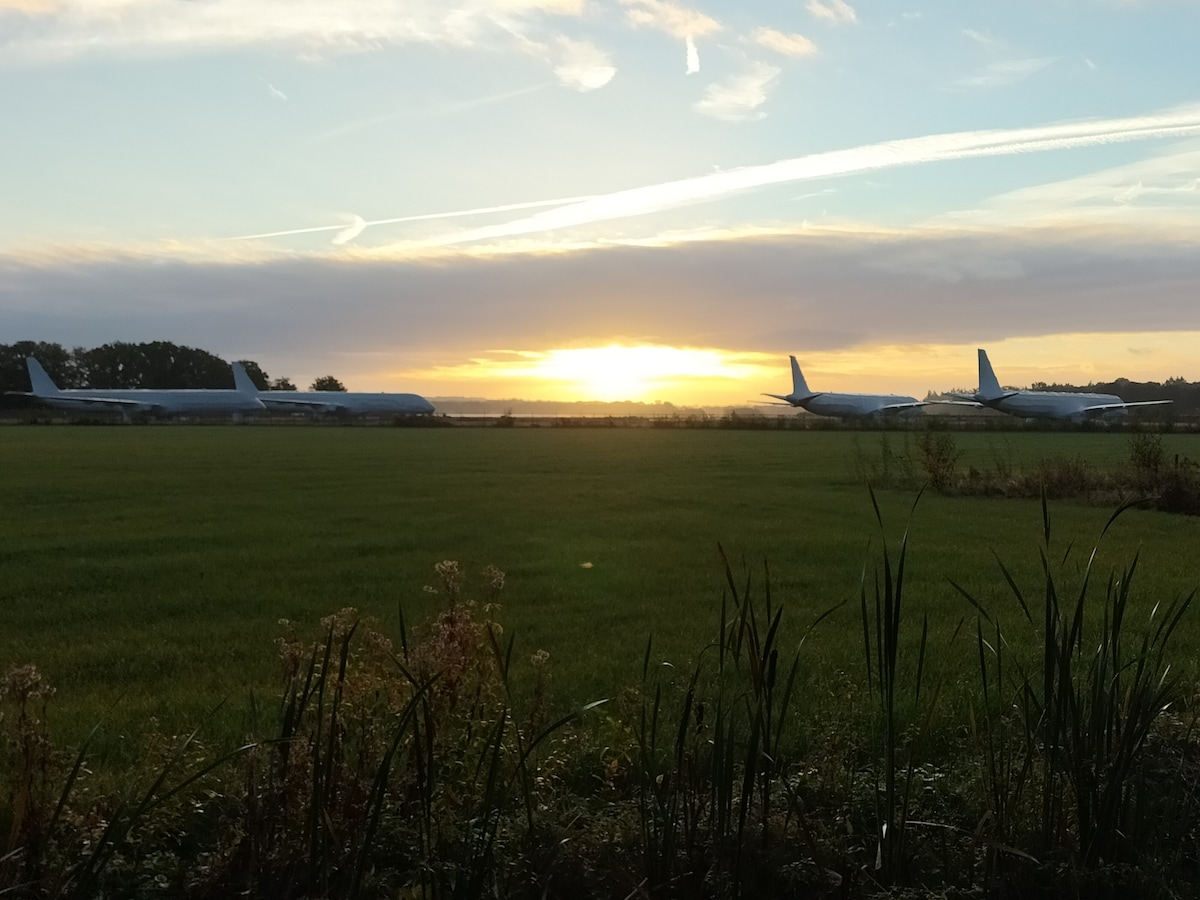 Provincie trekt nog één keer de knip voor Twente Airport | Foto | AD.nl