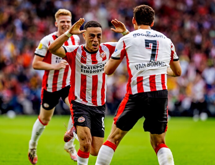 PSV draait het in slotfase helemaal om tegen Go Ahead Eagles en pakt ...