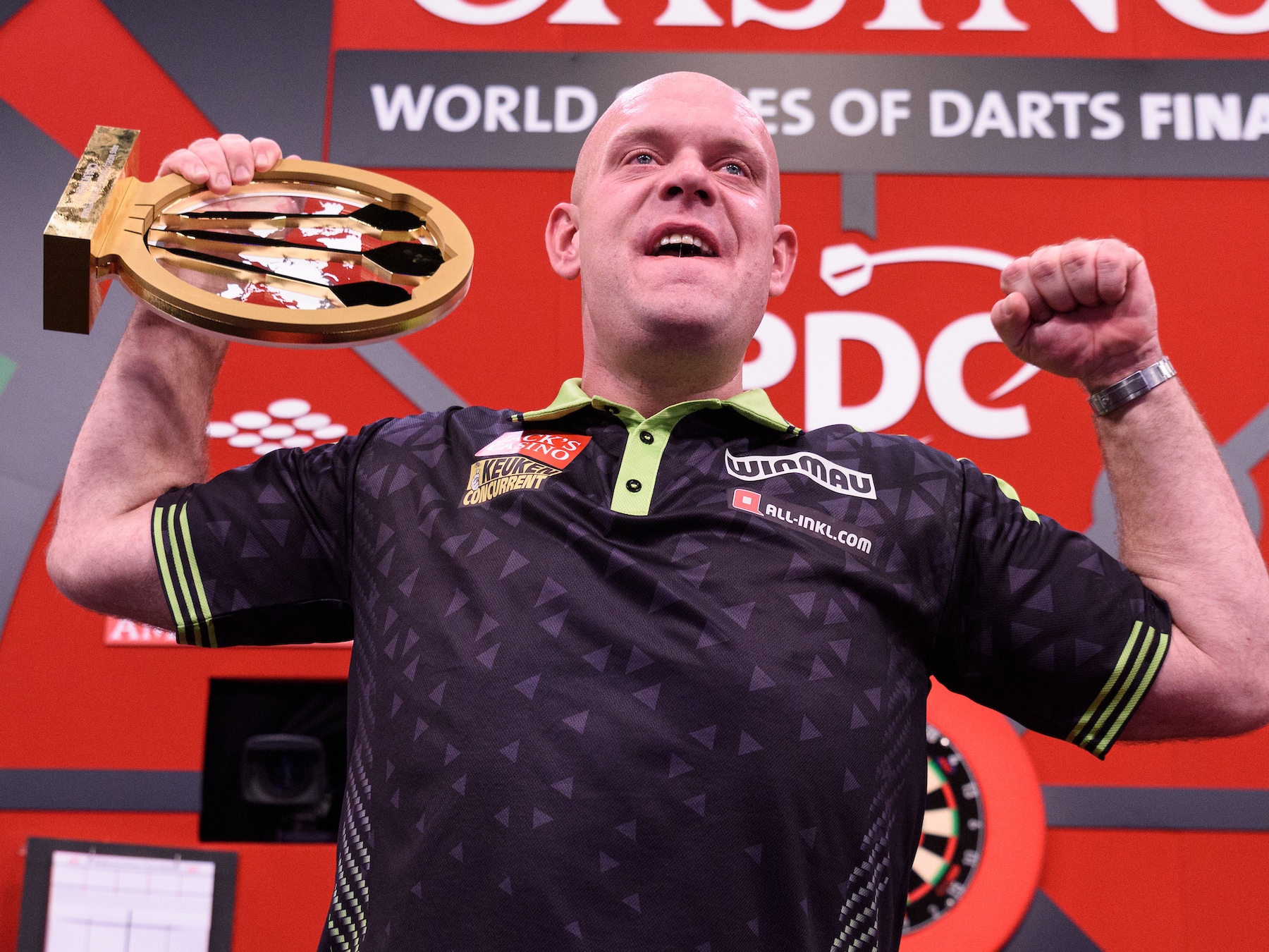 Luke Littler overklast Luke Humphries volledig en wint World Grand Prix ...