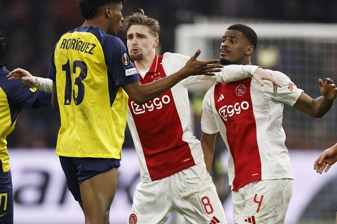 Door het geloof in de aanpak van Ajax-trainer Francesco Farioli groeit Kenneth Taylor richting ...