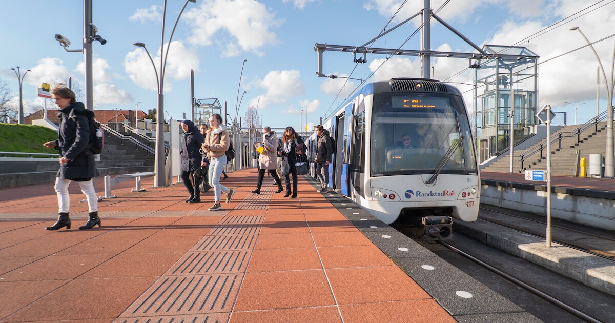 Overvolle metro's verwacht: Pijnacker-Nootdorp adviseert spits te ...