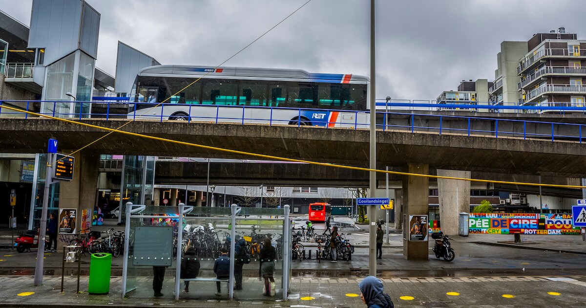 Eindelijk! Na twee jaar is de bushelling bij Zuidplein klaar (en dat ...