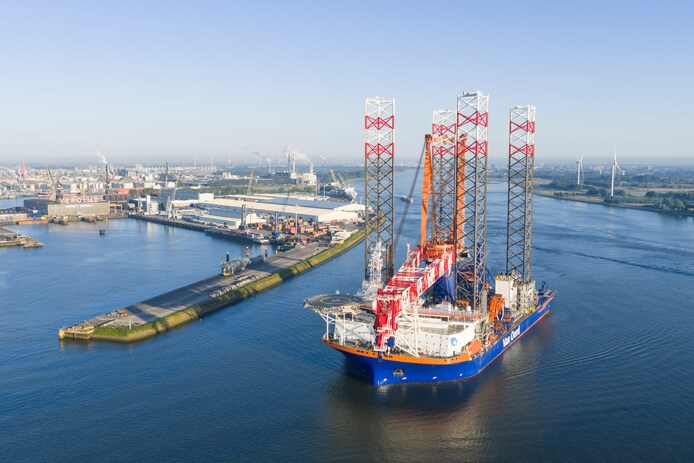 Schip van half miljard euro is blikvanger: krachtpatser kan zichzelf ...