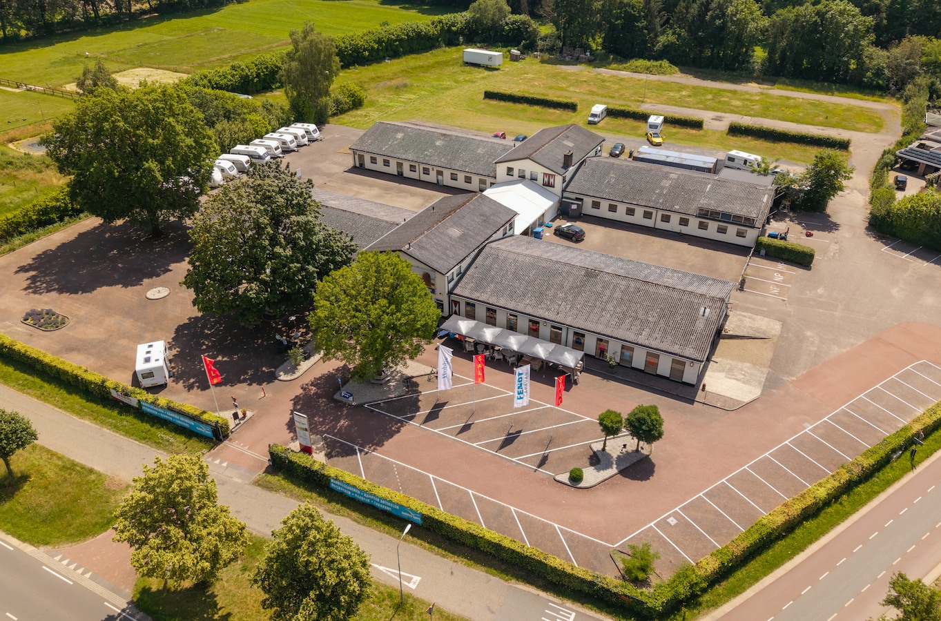 Gisteren failliet, vandaag online geveild: Zo gaat grote caravanhandel ...