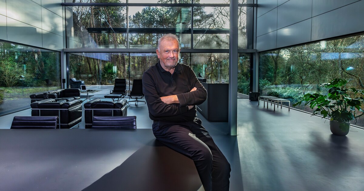 Jan ontwierp zijn eigen hypermoderne villa van staal en glas: ‘Hier ga ...