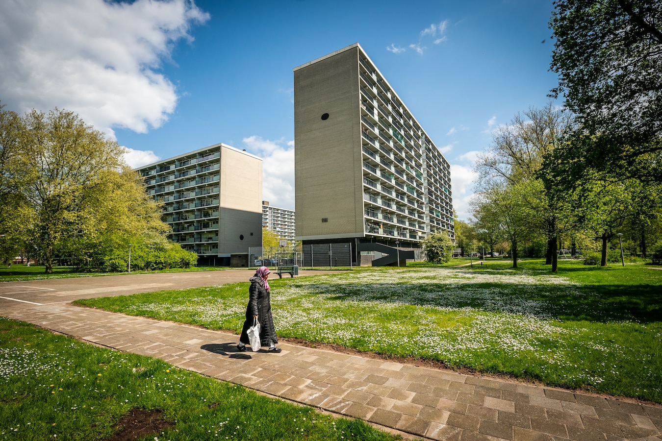 Schulden van 40 gezinnen in armste wijk Arnhem worden helemaal ...