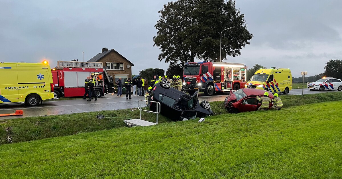 Drie mensen naar ziekenhuis na botsing met drie auto’s in Barneveld ...