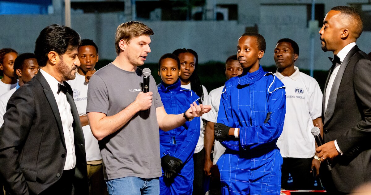 Max Verstappen vervult taakstraf, jonge coureurs uit Rwanda hangen aan ...