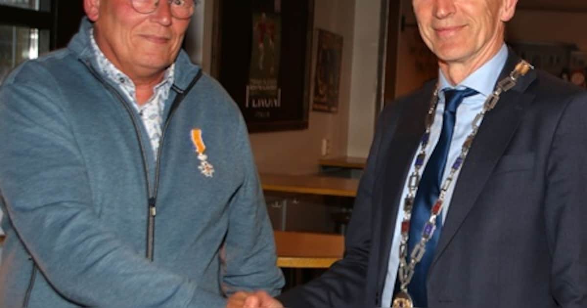 Koninklijke onderscheiding voor Arry Zwaan in Alphen aan den Rijn ...