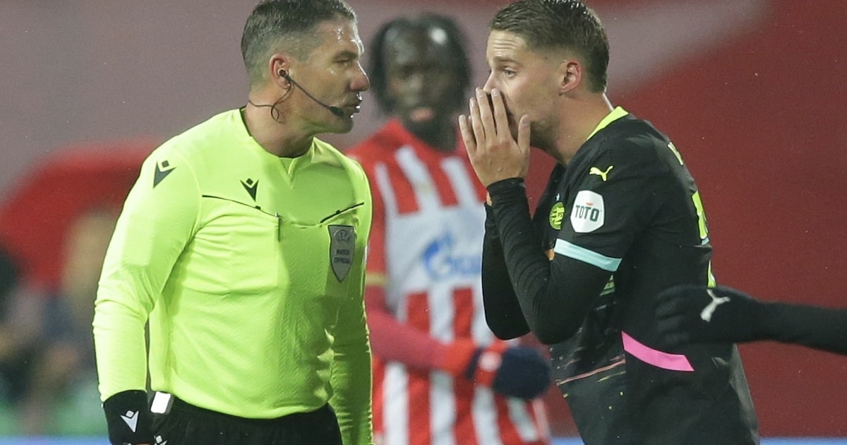 PSV’ers ondanks zege verbolgen na ‘schandalige’ rode kaart van ...
