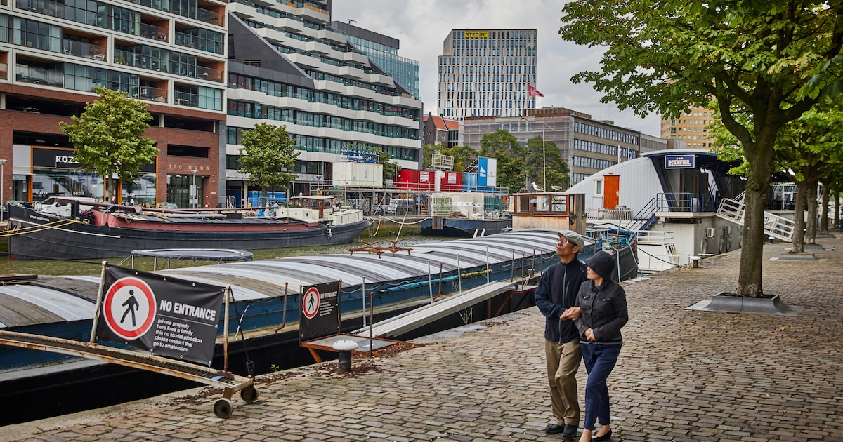 Rotterdamse woonbooteigenaar is klaar met baldadige toeristen: ‘Hier ...