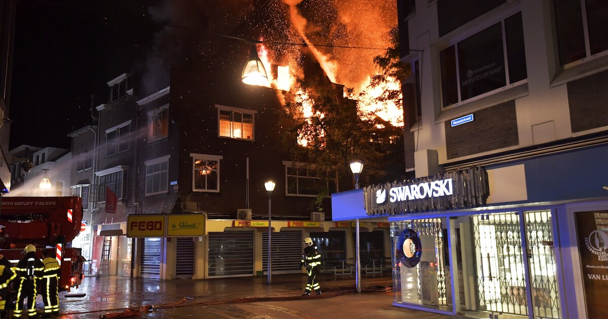 Uitslaande brand in monumentaal pand boven FEBO in Tilburg | Tilburg ...