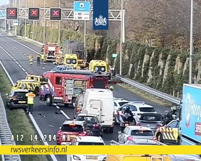 Twee rijbanen weer open na ongeval tussen meerdere voertuigen op A12 bij Zoetermeer | Den Haag ...