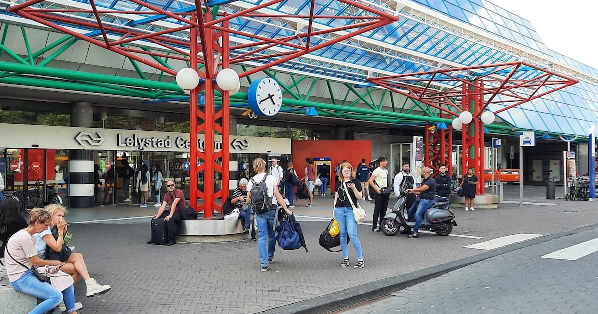 Deel fiets- en voetpad bij station Lelystad tijdelijk afgesloten ...
