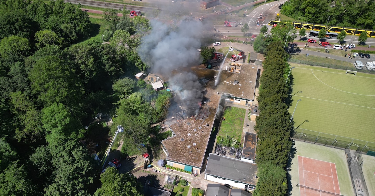Grote brand bij Fietshub De Maarschalk aan Koningsweg in Utrecht ...