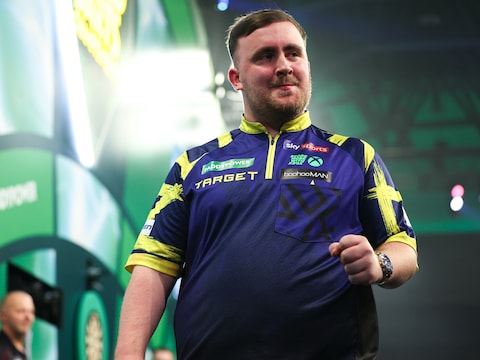 Luke Littler met speels gemak langs Mensur Suljovic, Dirk van ...