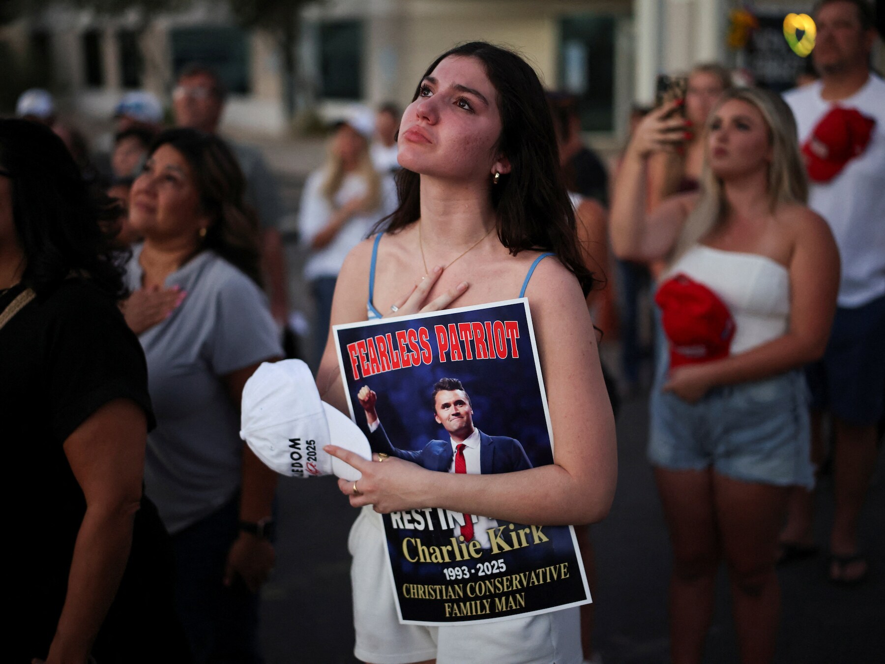 Trump spreekt bij groots afscheid van Charlie Kirk: ‘Hij is nu een ...