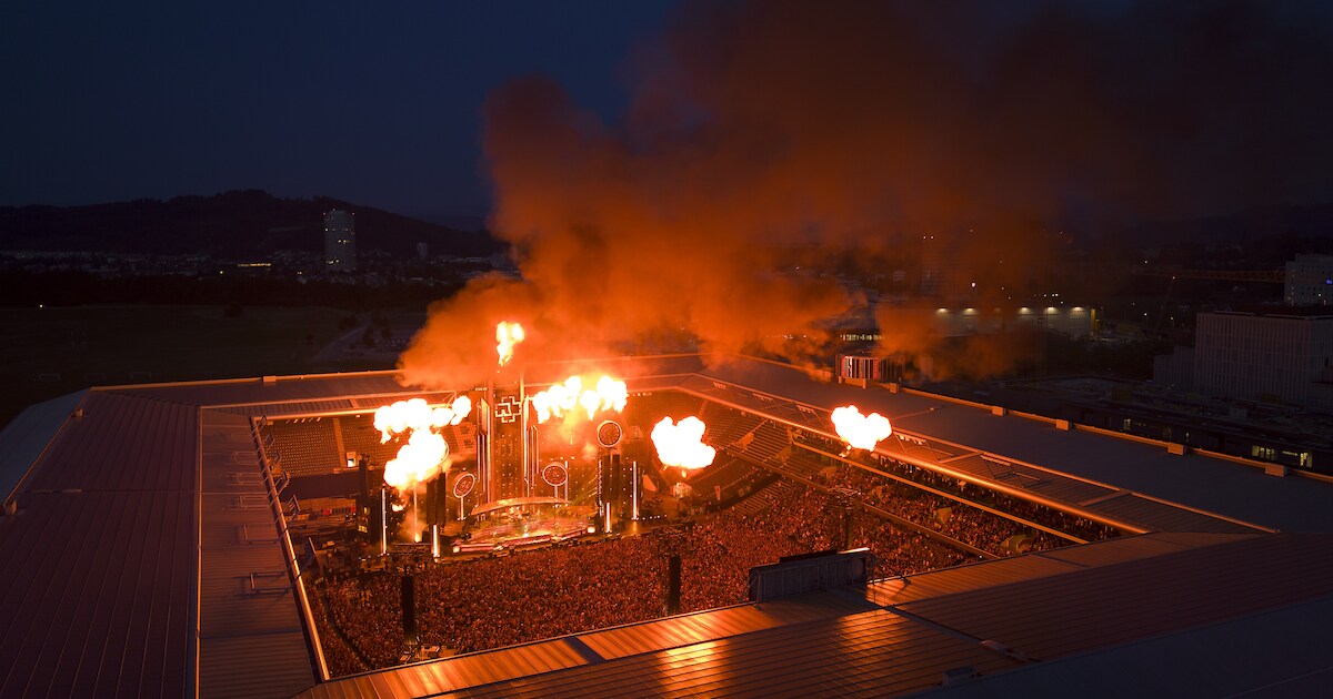 Nu óók vuurwerk mikpunt van kritiek bij Rammstein-concerten, tweede rechtszaak op de rol | Show ...