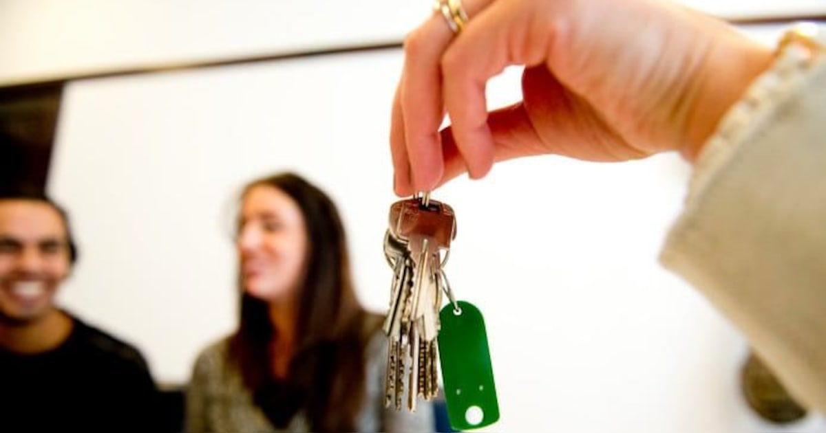 Eerste bewoners De Scheg Pijnacker ontvangen sleutels van hun nieuwe ...