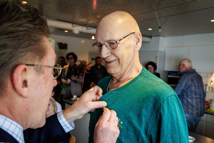 Koninklijke onderscheiding voor Jans Bijker uit Wanneperveen ...