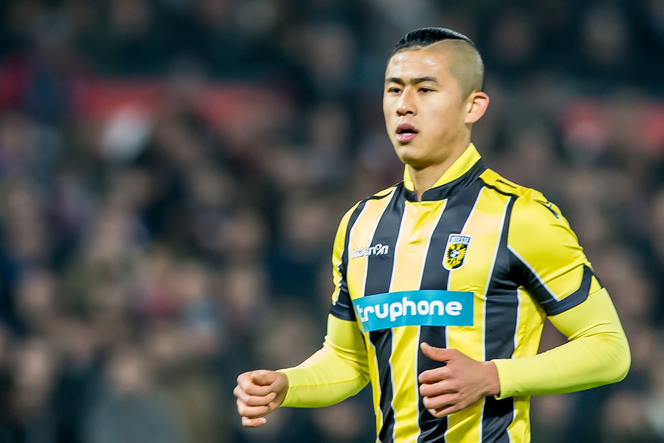 Zhang in de spits bij Vitesse tegen Feyenoord | Foto | AD.nl