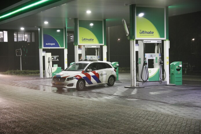 Beveiliger in opleiding pleegt gewapende overval op tankstation: ‘Kon ...