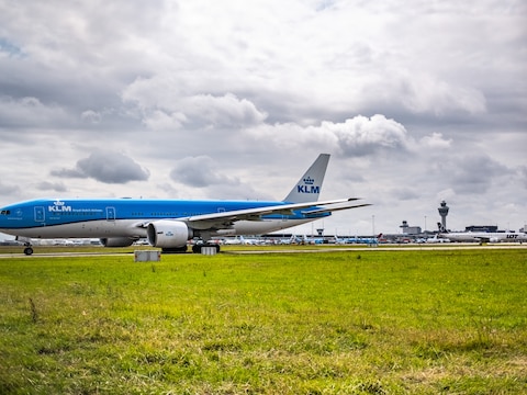Tientallen annuleringen op Schiphol, luchthaven waarschuwt reizigers ...