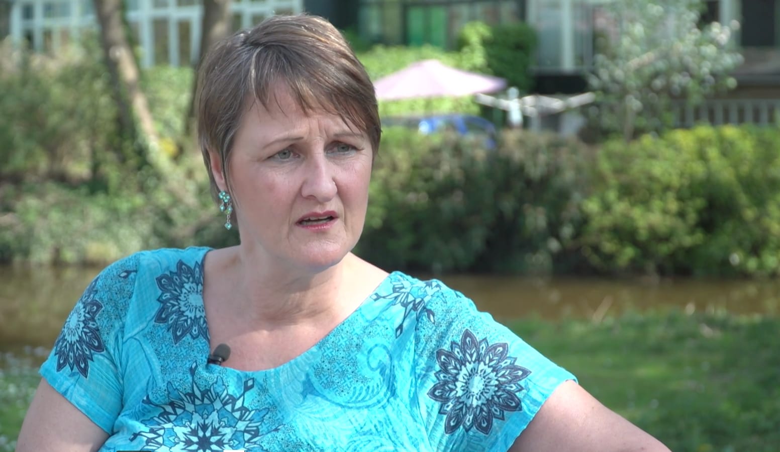 Complotgoeroe Janet Ossebaard (57) lag vijf weken dood in haar camper ...