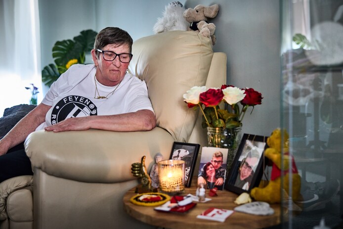 Feyenoord-fan Hannie treurt om dode zoon, Marc schiet te hulp: ‘Als haar verhaal je niet raakt ...