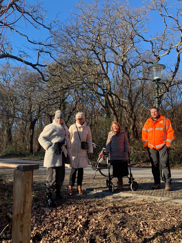 Monica (75) vroeg een boom voor haar verjaardag en kreeg er drie: ‘Den ...