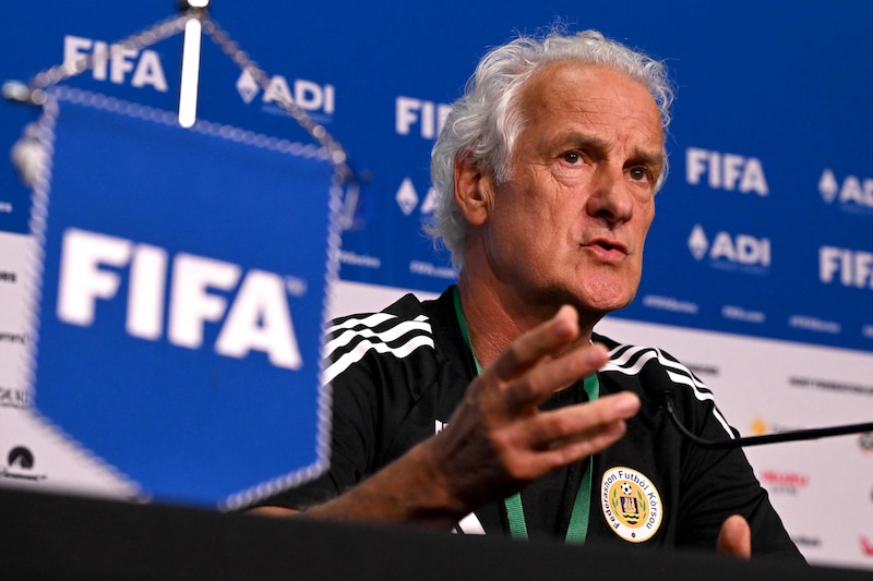 Dick Advocaat toch met Curaçao naar het WK, Fred Rutten trekt zich ...