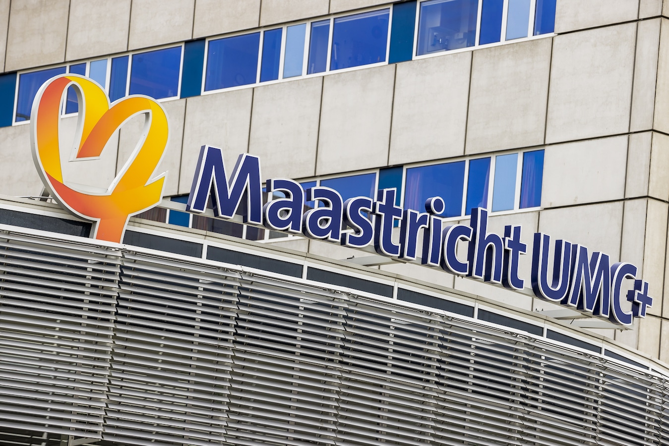 Nieuwe robot helpt bij microchirurgische operaties in Maastricht | Foto ...