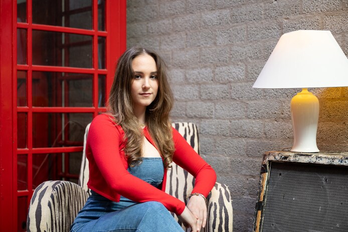 Van slaapkamer tot Netflix-soundtrack: Lisa Rose (24) scoort hit met ...