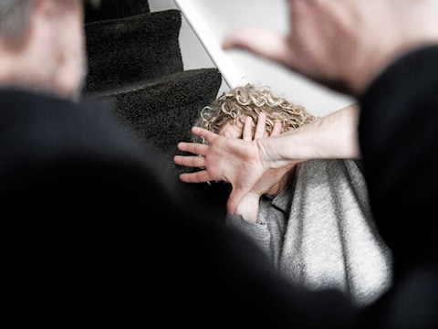 M. mishandelde zijn ex-vriendin meerdere keren, maar ook buurvrouw ...