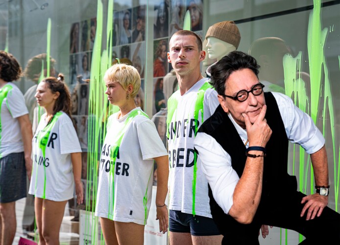 Demonstreren prima, maar dan zonder die ‘bommetjes’… | Dordrecht | AD.nl