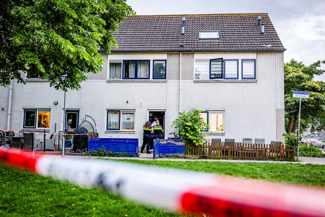Man (21) zwaargewond na steekpartij in woning Zwijndrecht, politie ...