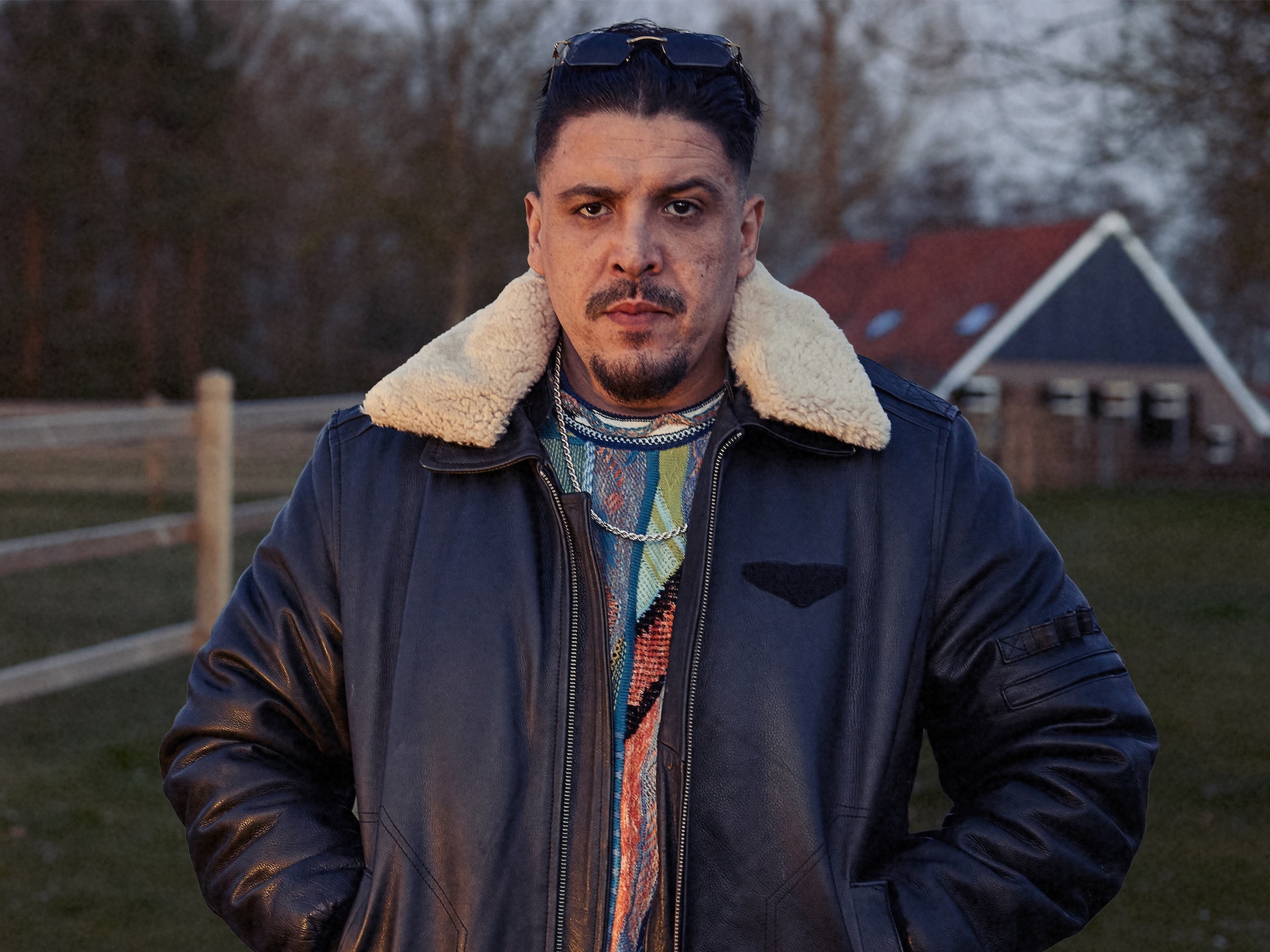 Raoul de Graaf van populaire groep Bankzitters op zijn knie voor grote ...