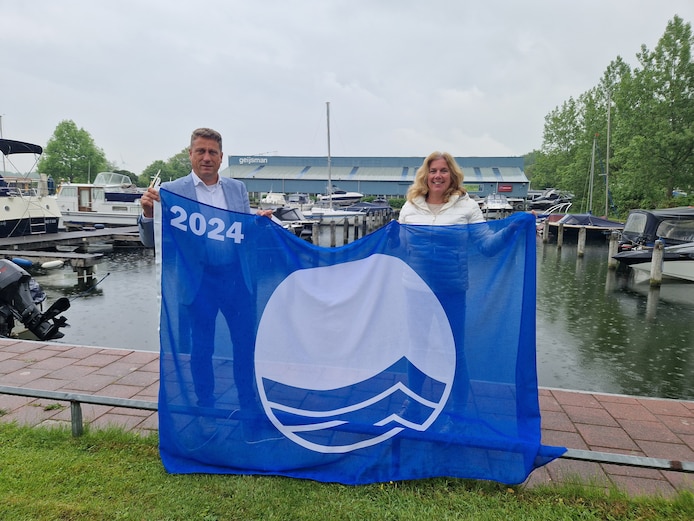In Voorne aan Zee mag de Blauwe Vlag weer uit | Voorne aan Zee | AD.nl