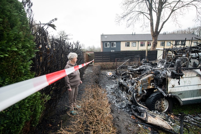 Buurvrouw afgebrande campers in Ugchelen flink geschrokken: ‘Eén grote ...