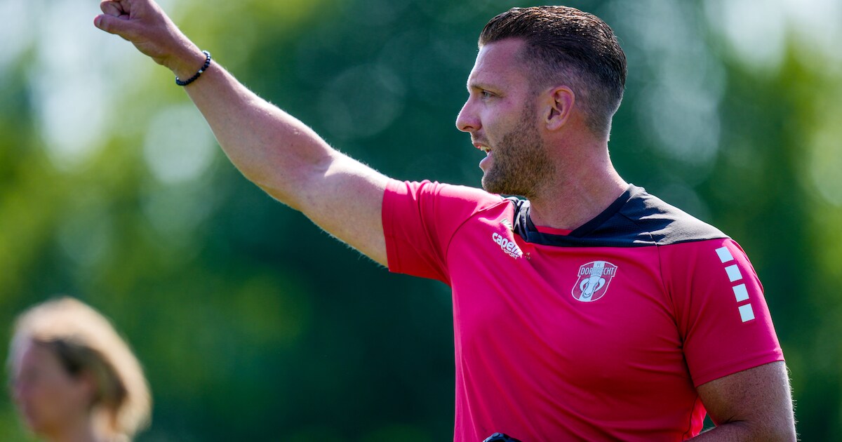 Melvin Boel leidt eerste training bij FC Dordrecht: ‘Ik zal het op ...