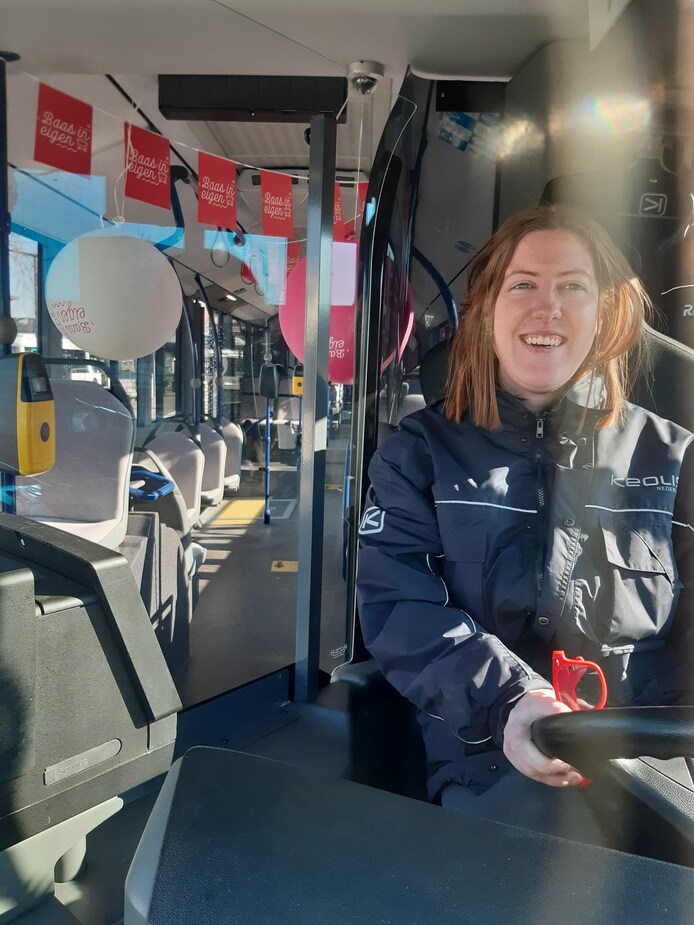 Mannenwereldje of niet, Mandy blijft de bus besturen: ‘Ik kan geen ...