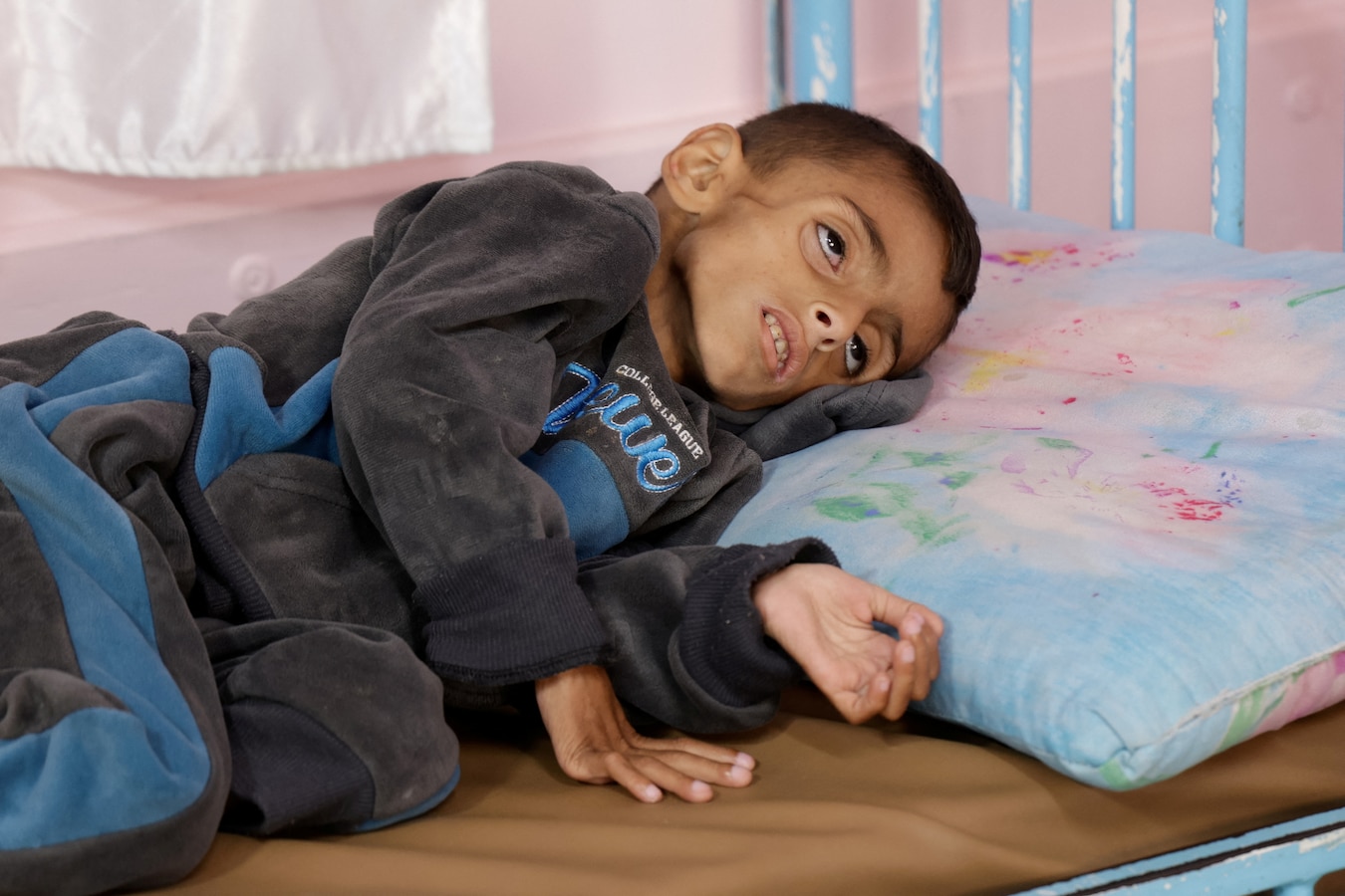 Zes maanden oud, ondervoed en geboren in een ruïne: baby Siwar is het ...