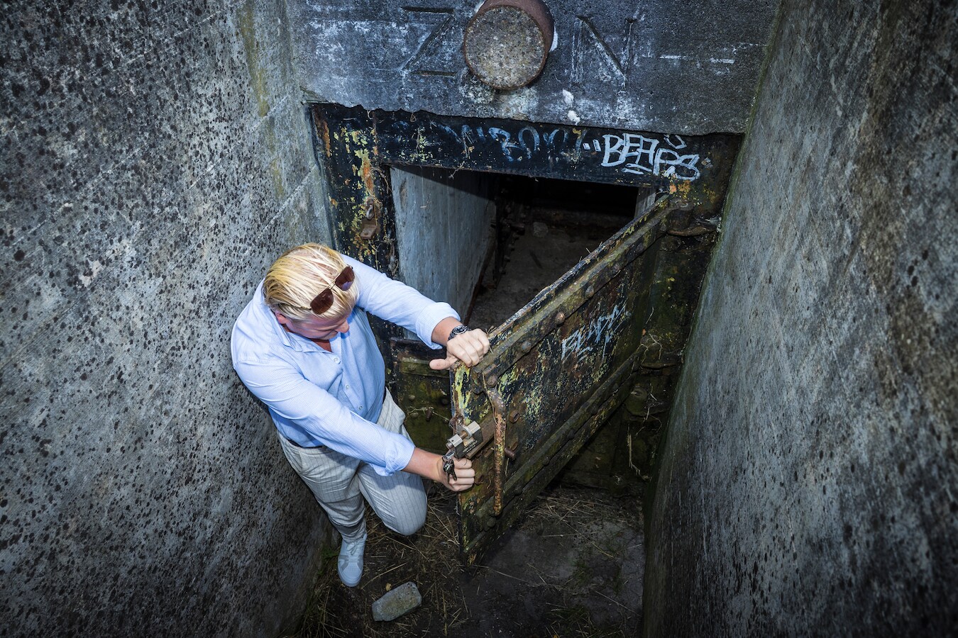Student Luca (23) heeft een eigen bunker aan de IJssel, nu zet hij ’m ...