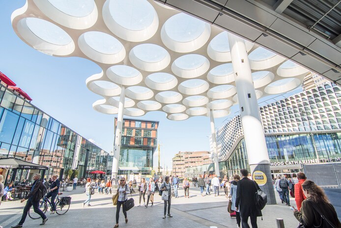 Wie zijn de Syriërs die voor problemen zorgen rond Utrecht CS? ‘Mensen ...