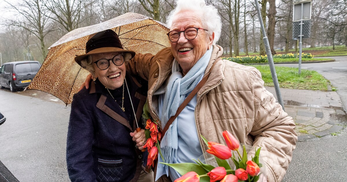 BFF's Heleen (92) en Erny (92) bellen uren met elkaar: ‘Maar dan moet ...