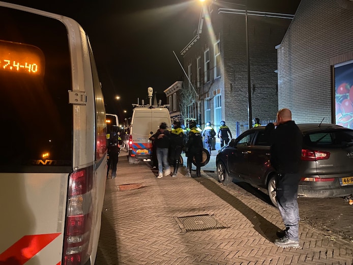 Politie pakt acht Feyenoord-hooligans van ‘Rotterdam Radicals’ op voor ...